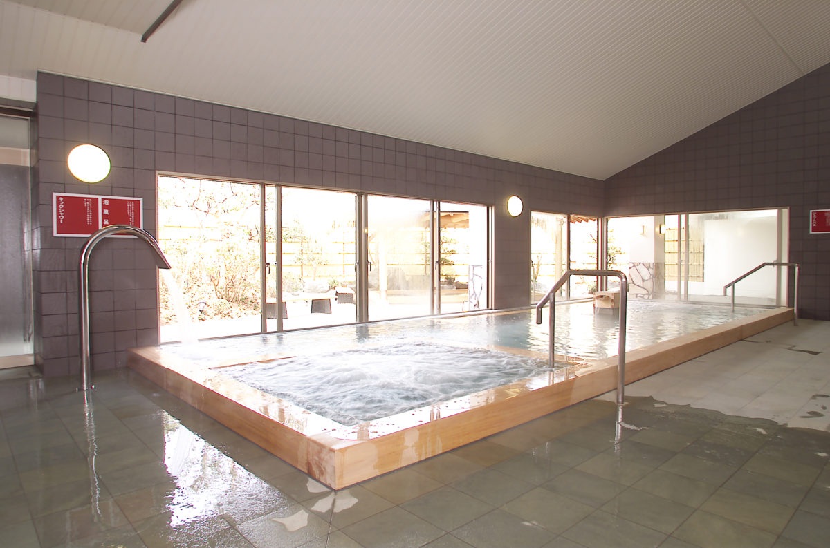 【福井県・高浜町】若狭湾に白砂の海岸線が8kmに広がり、若狭和田ビーチで環境認証「BLUE FLAG」を取得 - 里アプリ