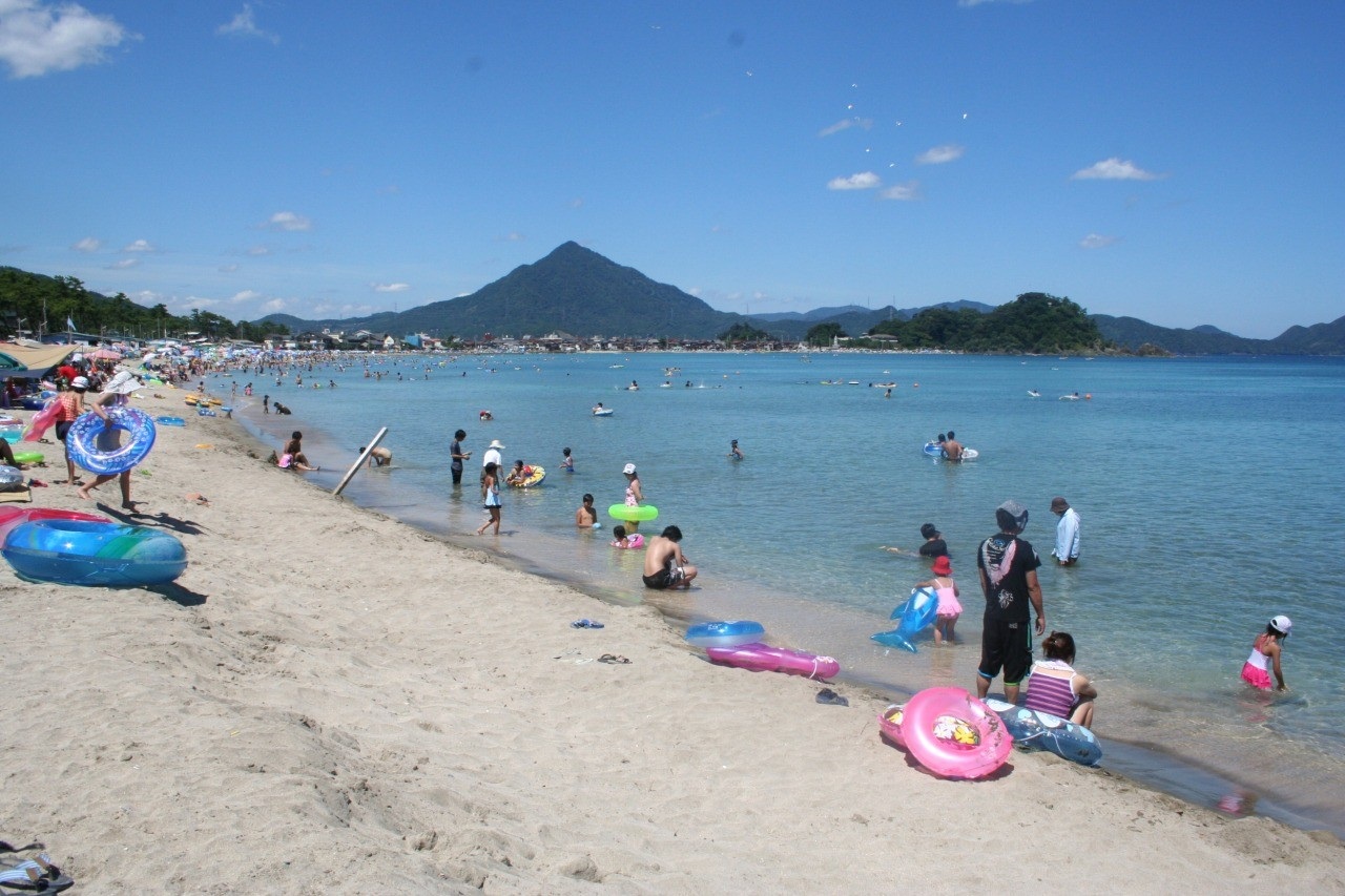 【福井県・高浜町】若狭湾に白砂の海岸線が8kmに広がり、若狭和田ビーチで環境認証「BLUE FLAG」を取得 - 里アプリ